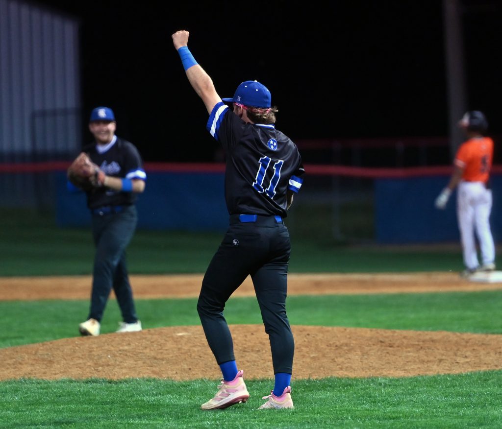 Gentry’s gem lands Rockets 9-2A title - The Marshall County Post